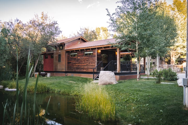 Caboose Cabin At Fireside Resort - Jackson, WY