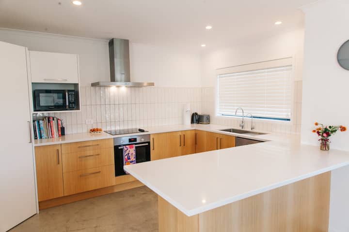 Modern Mangawhai Getaway - Mangawhai