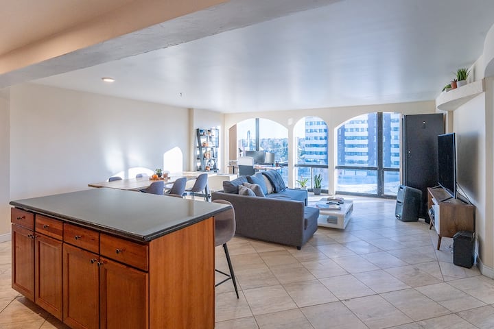 Spacious 1 Bd Cherry Creek Condo - Denver, CO