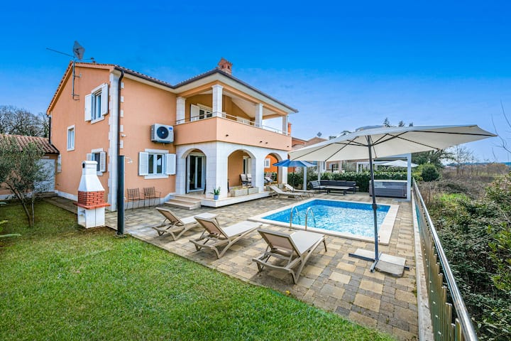 Villa Lotus 13e With Private Pool And Jacuzzi - Pula