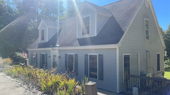 Private Sunny & Spacious Queen Bed & Bath - Wolfeboro, NH