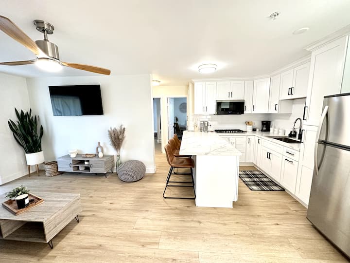 Newly Remodeled Home Near Disney! 7mi From Disney! - Santa Ana, CA