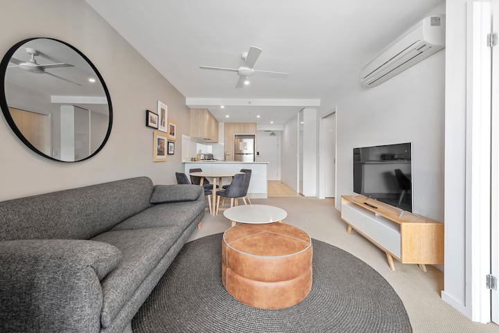 Luxe Portside Apt W/ Parking, Pool & River Views - Brisbane