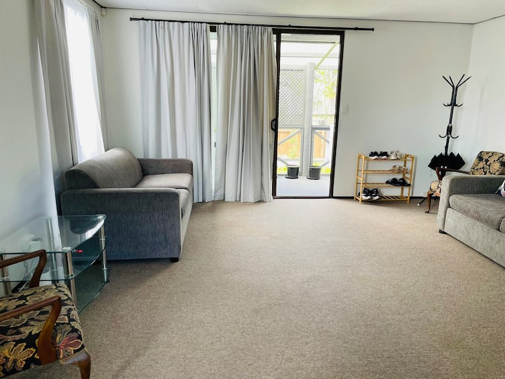 Modern & Cosy Room West Auckland - Auckland