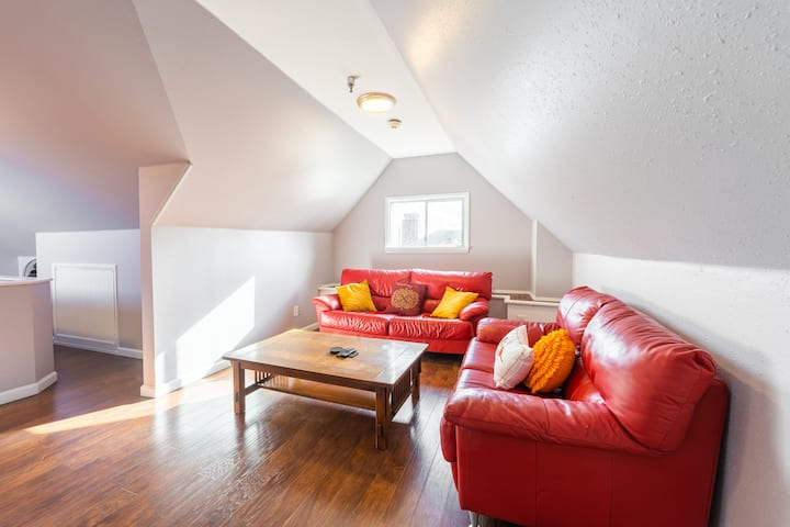 Urban Mountain View Apartment - Tacoma, WA