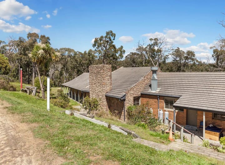 Harmonious One Bedroom Cabin - Whittlesea