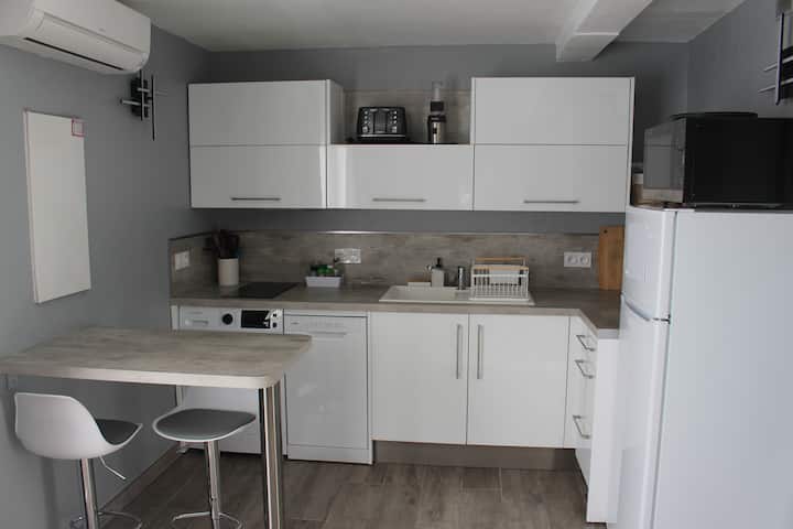 Studio Cosy Avec Terrasse à Proximité De La Mer - Fréjus