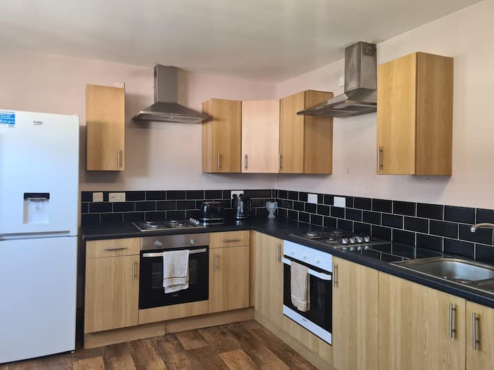 8 Bedroom Down Newland Avenue - Beverley