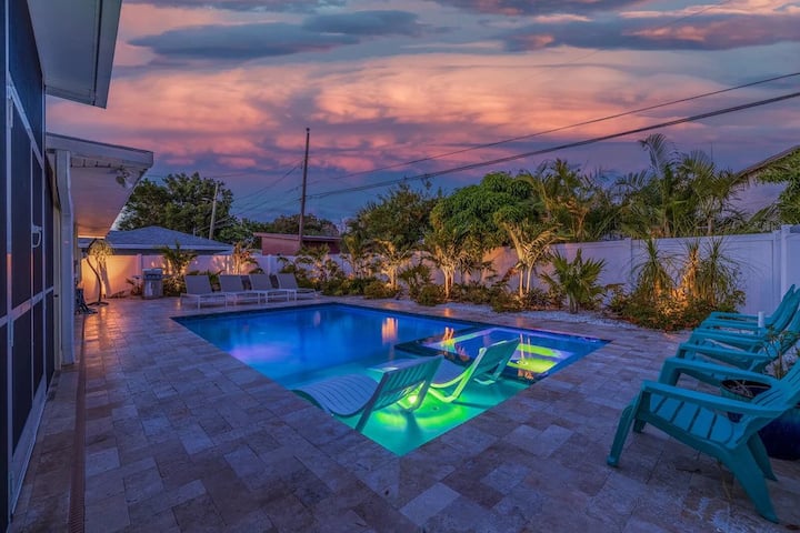 Island Oasis -Quiet Neighborhood Blocks From Beach - Clearwater, FL