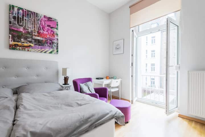 Modern One-room-apartment In A Prime Location - Francfort
