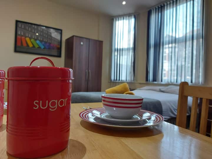 Bay Window Studio Flat Xxx - Londyn