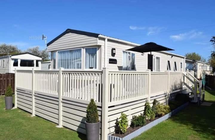 Modern 3 Bed On West Sands @ Seal Bay Resort - Selsey