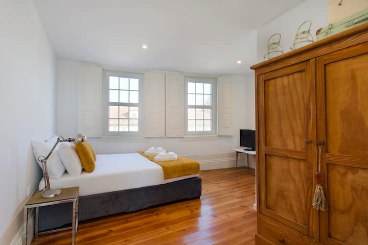 Fine Art City Center - Vintage Luggage - Porto