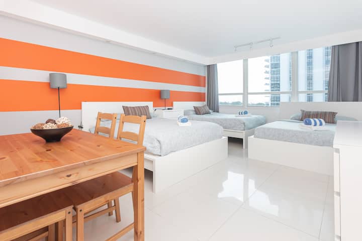 Oceanfront Resort City Bay View Free Parking - Miami Beach, FL