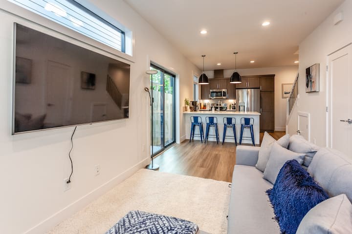 Cozy Central 2bd Work/play Modern Home - Vancouver, WA