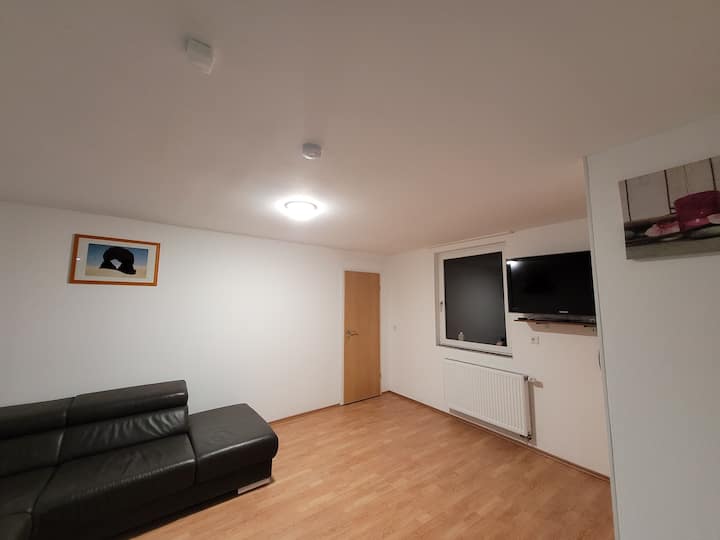 Schöne Zentral Gelegene Anliegerwohnung - Troisdorf