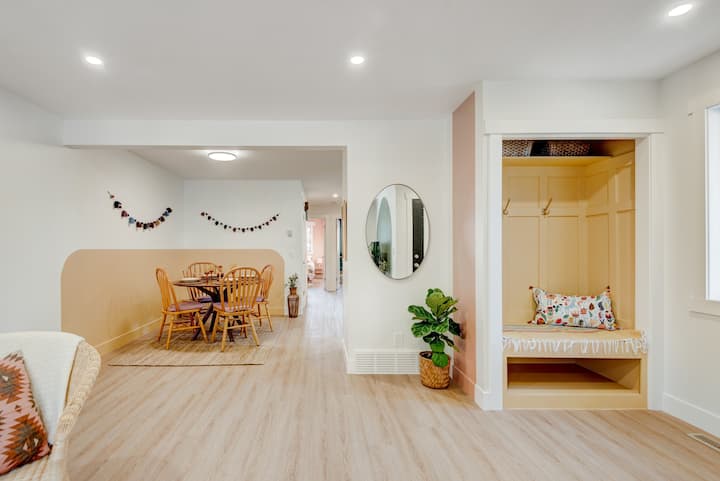 Spacious And Trendy  Place,  8 Mins From Downtown! - Calgary
