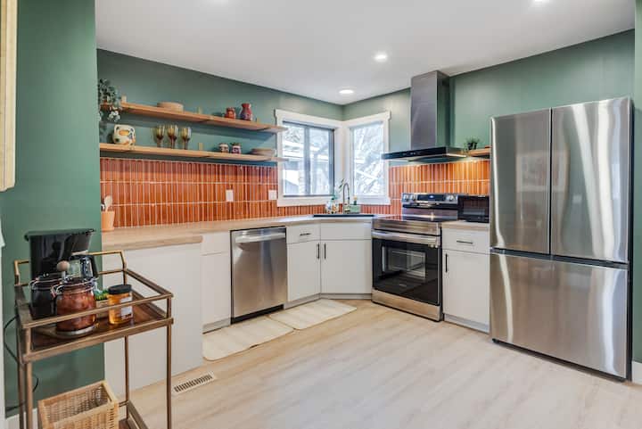 Spacious And Trendy. Comfy Beds! 7 Min Downtown! - Calgary