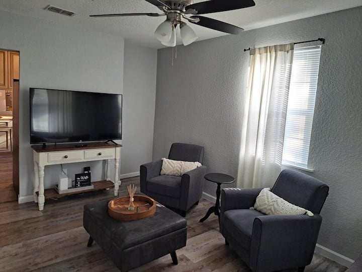Cozy Cottage 3 Br Vacation House - Pensacola, FL