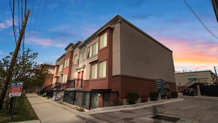 Stylish 3br Downtown Provo End-unit Getaway - Provo, UT