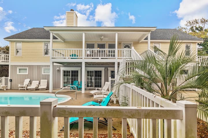 Ocean Breeze/ 5 Br/ 3 Bath/ Sleeps 22 W/ Pool! - Emerald Isle, NC