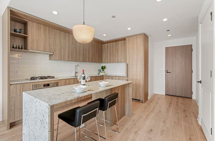 Level- Beautiful River North One Bedroom Suite - Chicago, IL