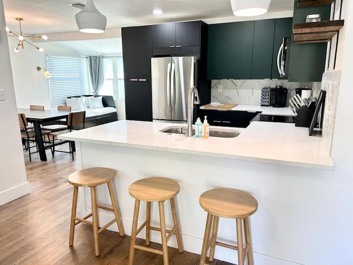 Contemporary Coastal Cottage - St. Petersburg, FL