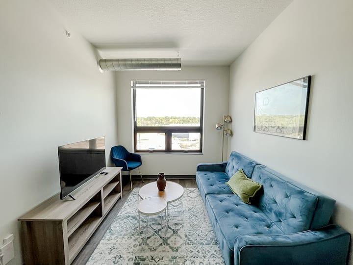 Sleepover | Superior 1bd/1ba - Des Moines - West Des Moines, IA