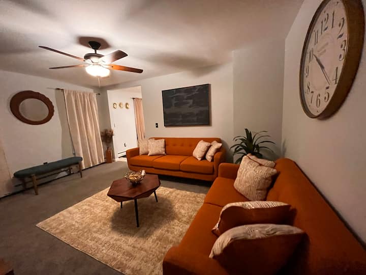 Cozy, 2 Bedroom Home - Hartford, CT