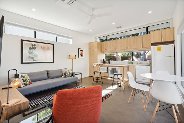 Eco-friendly 2-bedroom Apartment - 80 Walkscore! - Phoenix, AZ