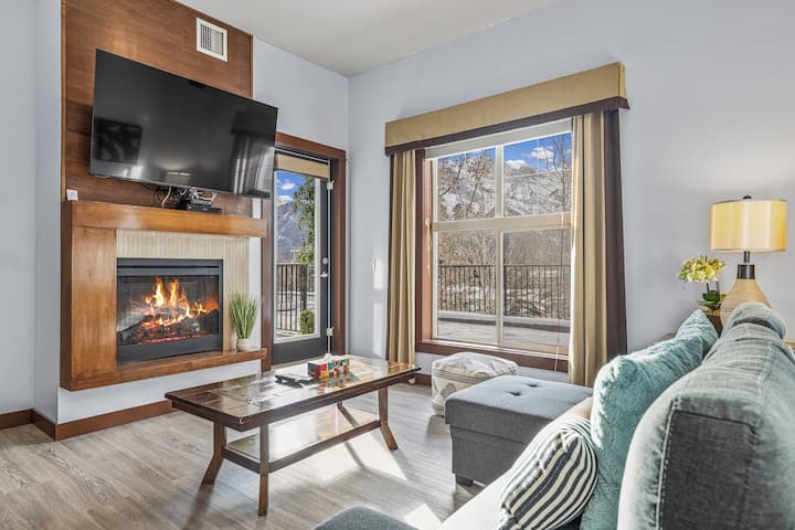 Hottub,kingbed,steamrm,mtnview,2br,2bt,7ppl-s105 - Canmore