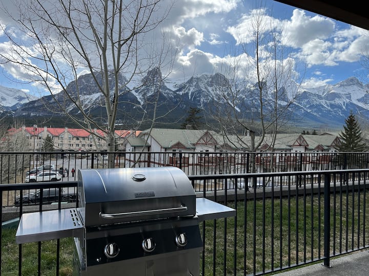 Summer Haven: Ac, Hot Tub, View, Gym, Parking - Canmore