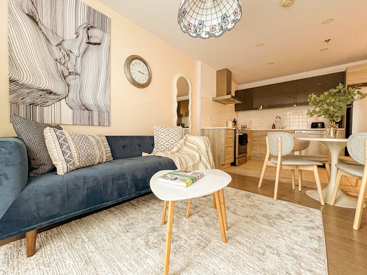 Romance Cozy 2br W/patio, Gym, Parking, Dt&airport - Lasalle