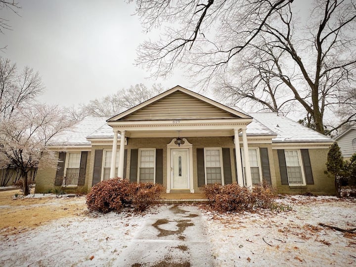 Stylish 3br Memphis Getaway| Game Room + Backyard - 曼非斯