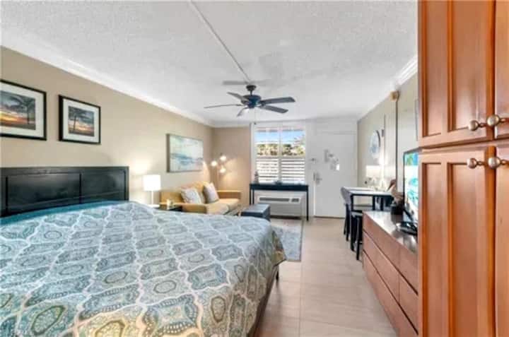 Gulfcoast Inn Of Naples Condo - Naples, FL