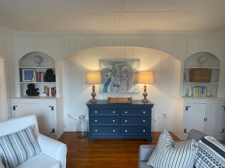 Newly Renovated Beach Cottage! - Madison, CT