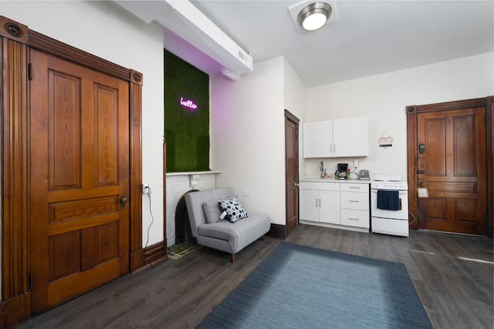 Modern One Bed Apartment - Covington, KY