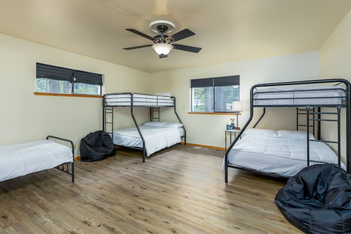 Pool Table, Ping-pong, Large Kids Room, Sleeps 13 - Arnold, CA