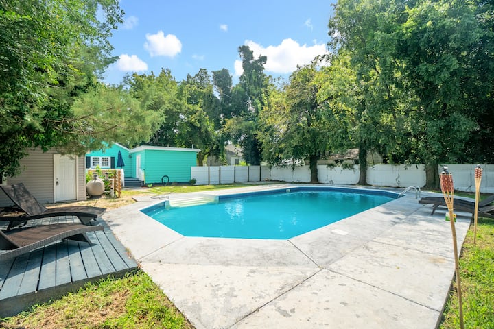 Spacious Well-equipped Bungalow & Pool - Norfolk, VA