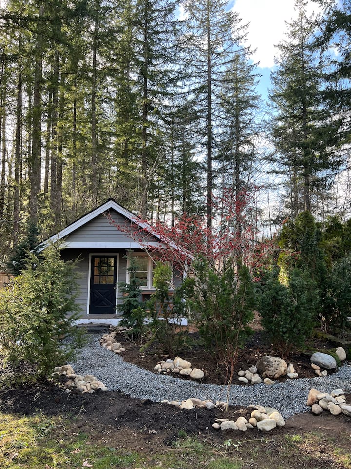 Witch Hazel Cottage - RattleSnake Lake, North Bend