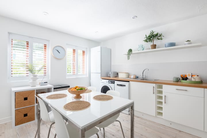 Exclusive Marina Village, Town Centre, Parking - Falmouth