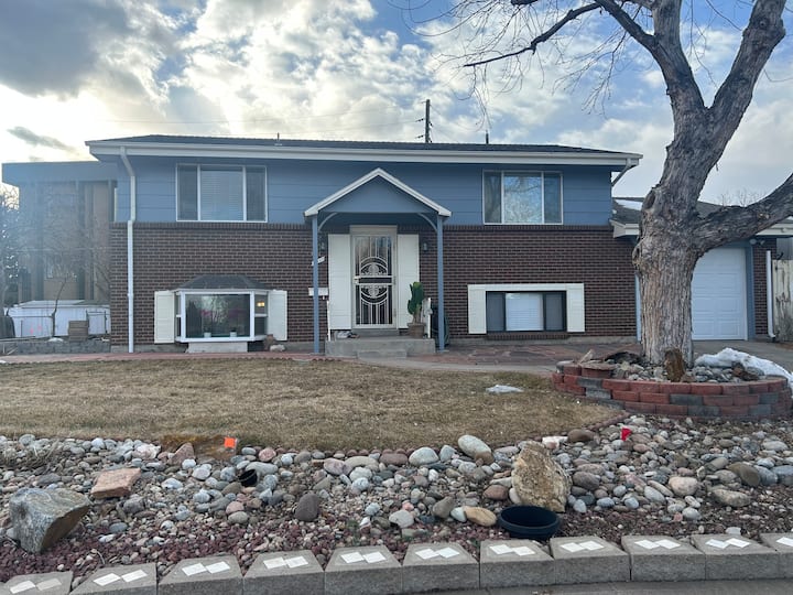 Spacious Simple Home Perfect For All - Morrison, CO