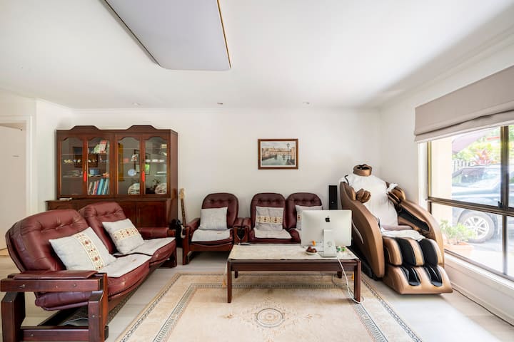 Home Away From Home-(room1) - Gold Coast