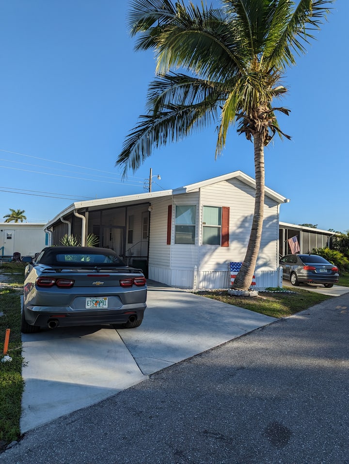 Cozy Home In The Heart Of Estero - Estero, FL