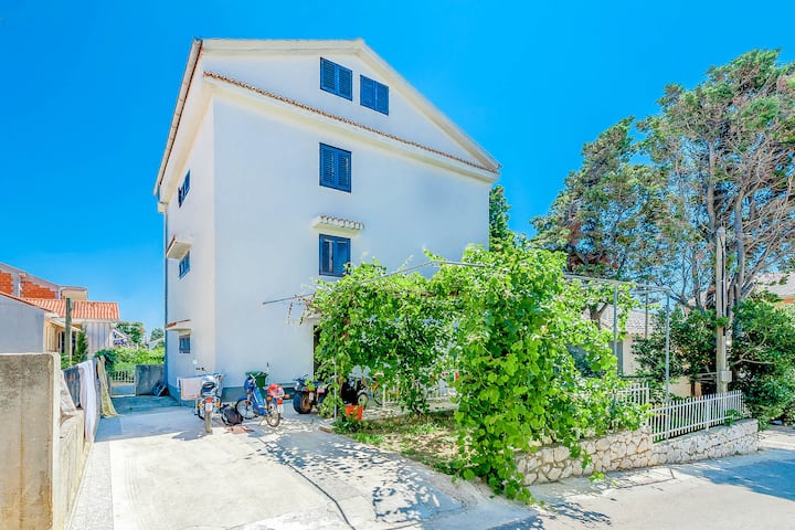 Apartments Goga For Up To 16 People - Novalja