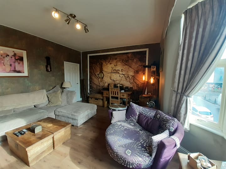Holley House, Lovely Family Home. Perfect Location - Liverpool