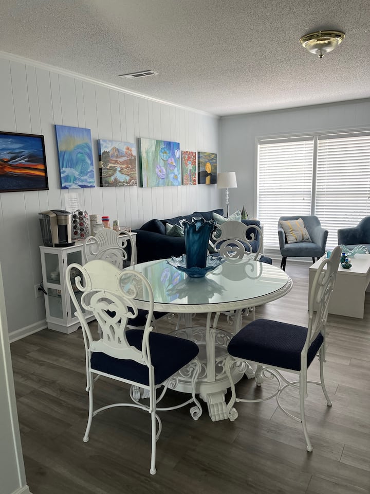 Two Single Beds & Shared Bath + Park - Dothan, AL