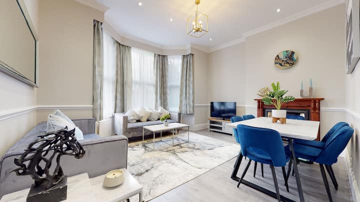 Spacious 2 Bedroom Apartment - London