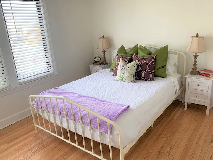Elegant French Country - Apt A - Muskegon, MI