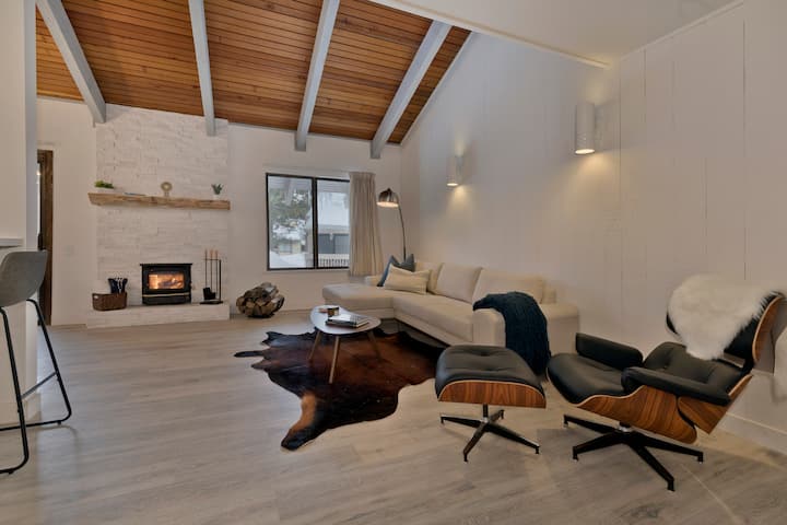 Mammoth 2br Loft | Walk To Shops & Shuttle - Mammoth Lakes, CA